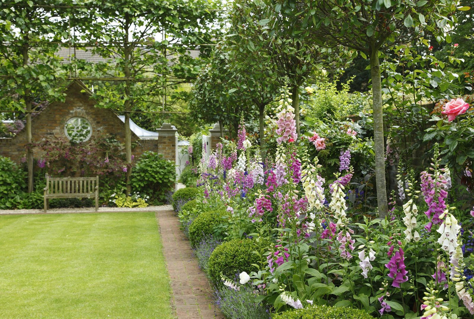 Cottage garden path ideas: 13 beautiful ways to make journeying through ...