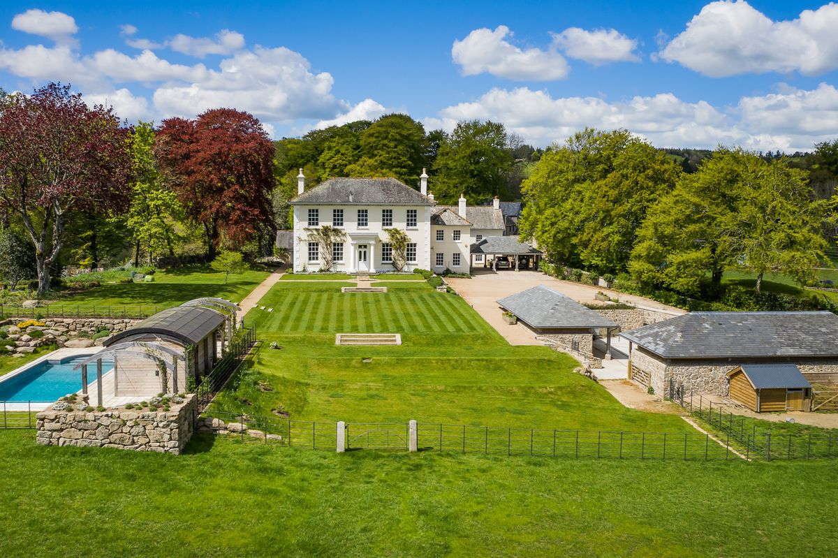 An immaculate Georgian home in Devon a stone's throw from one of the ...