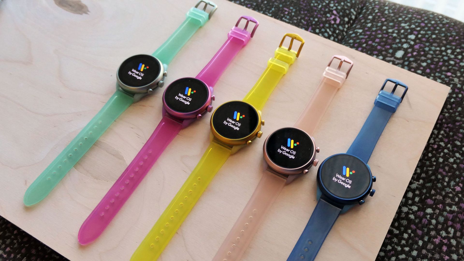 Fossil gives its smartwatches a makeover: jelly straps and gold for the ...