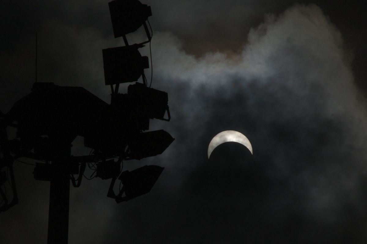 Amazing Total Solar Eclipse Photos Show 'Black Hole in the Sky' | Space