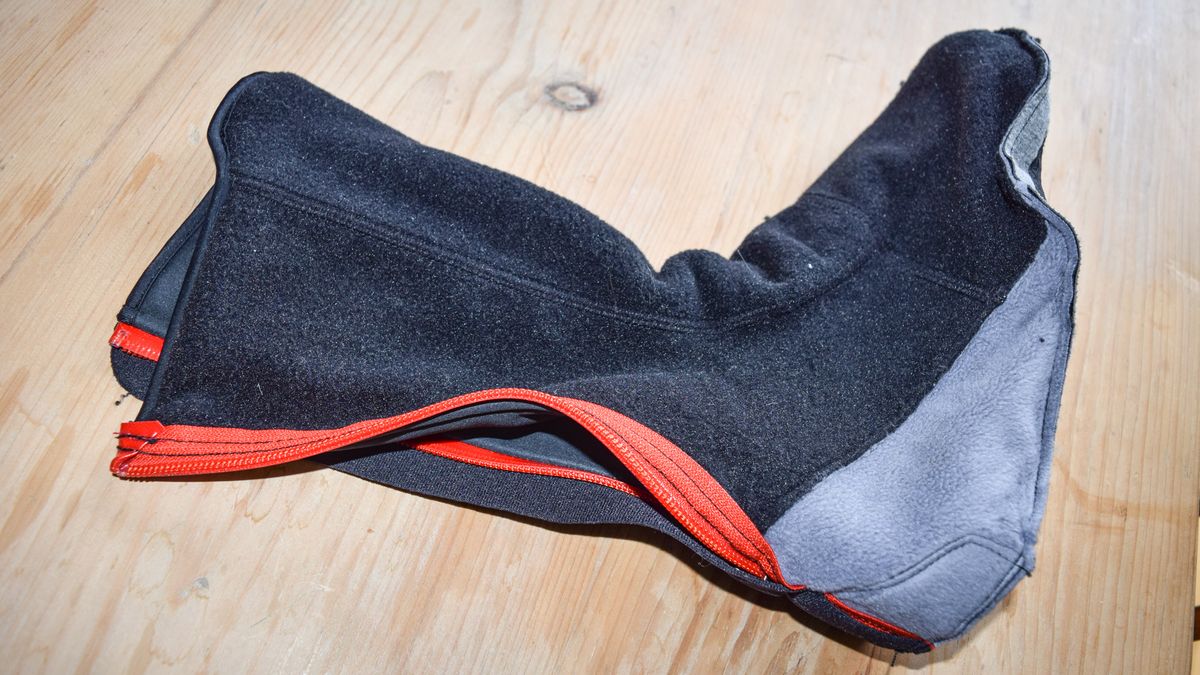Castelli Estremo overshoes review: Seriously plush fleece for extreme ...