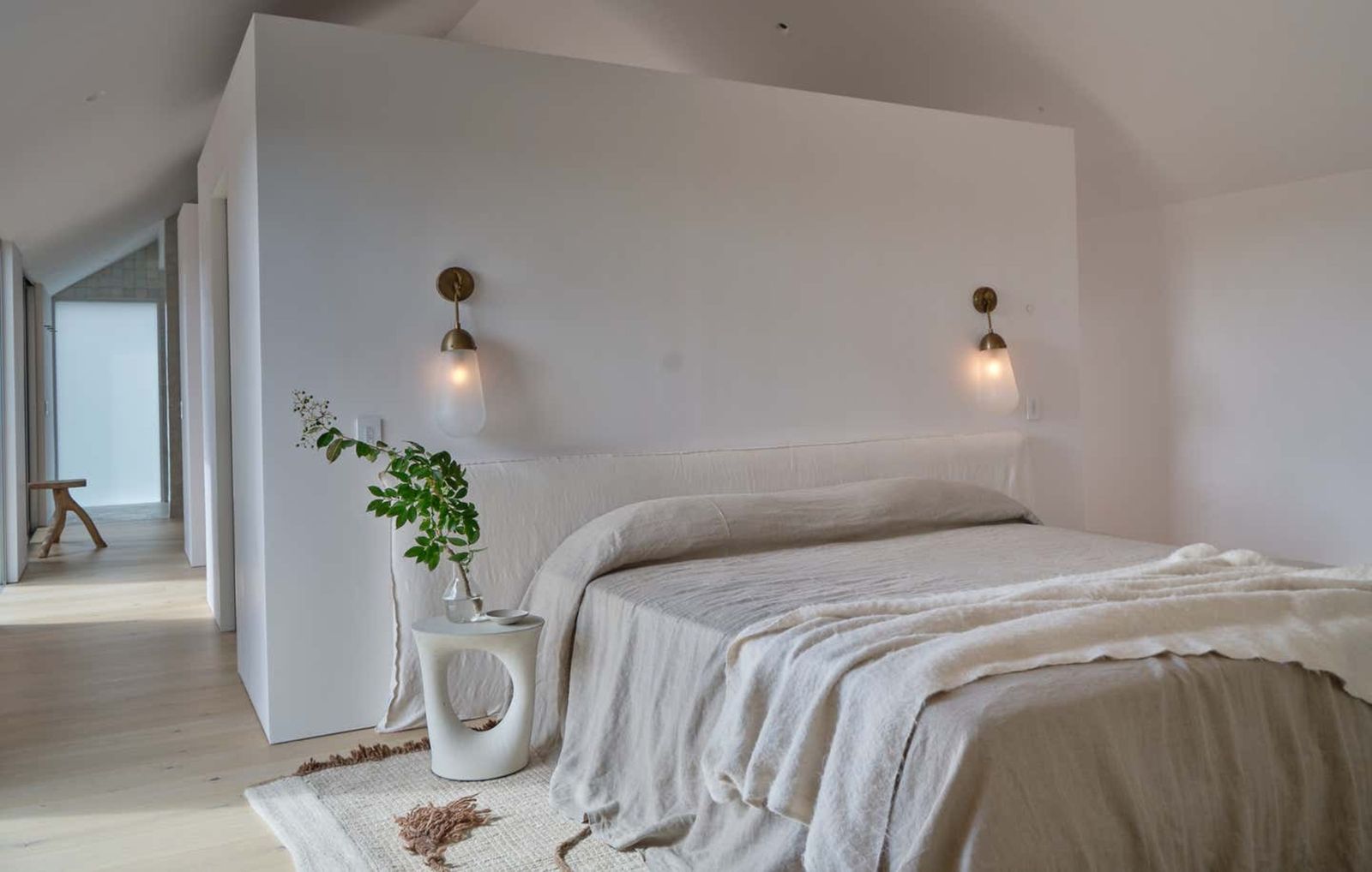 Are colored bed sheets tacky? Designers settle the debate | Livingetc