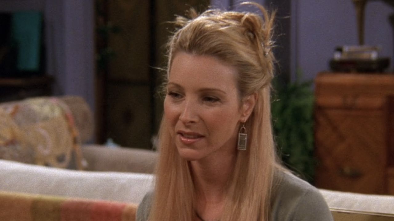 Lisa Kudrow Said Fans Still Call Her Phoebe From Friends, Then Told A ...