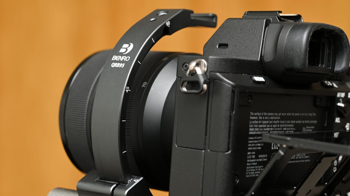 Benro QRB95DUAL Quick Rotation Lens Bracket review: think L-brackets ...