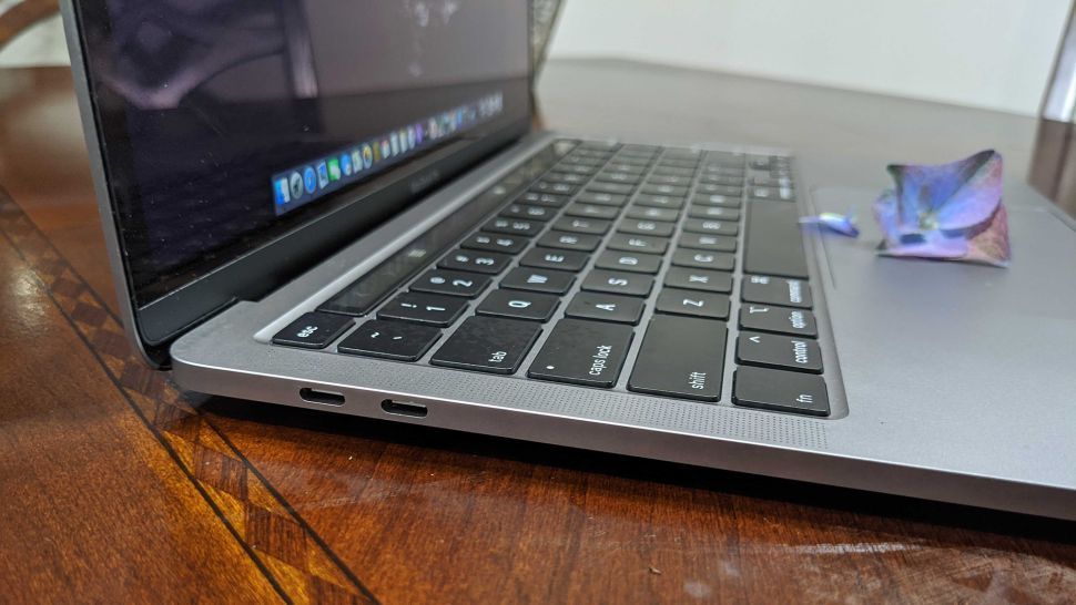 Lenovo ThinkPad X1 Carbon vs MacBook Pro: Which laptop is best ...
