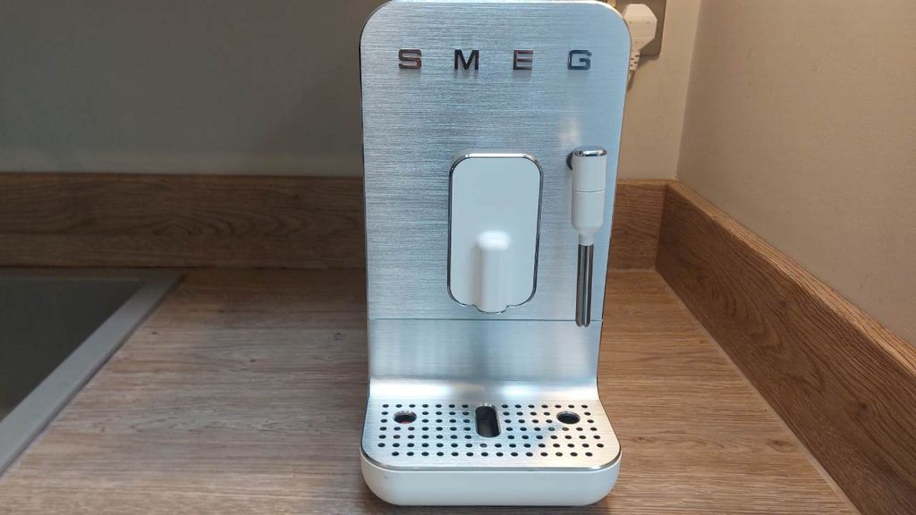 Smeg BCC12 Bean-to-Cup Coffee Machine review: a semi-automatic delight | T3