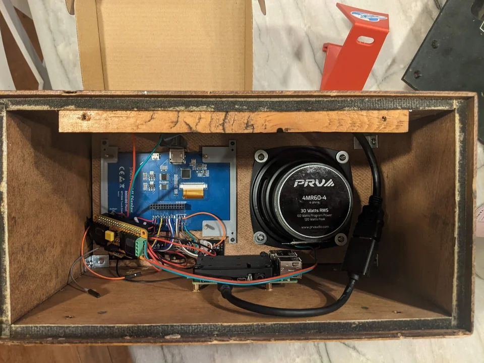 Raspberry Pi Radio Tunes Into Stations Around the World | Tom's Hardware