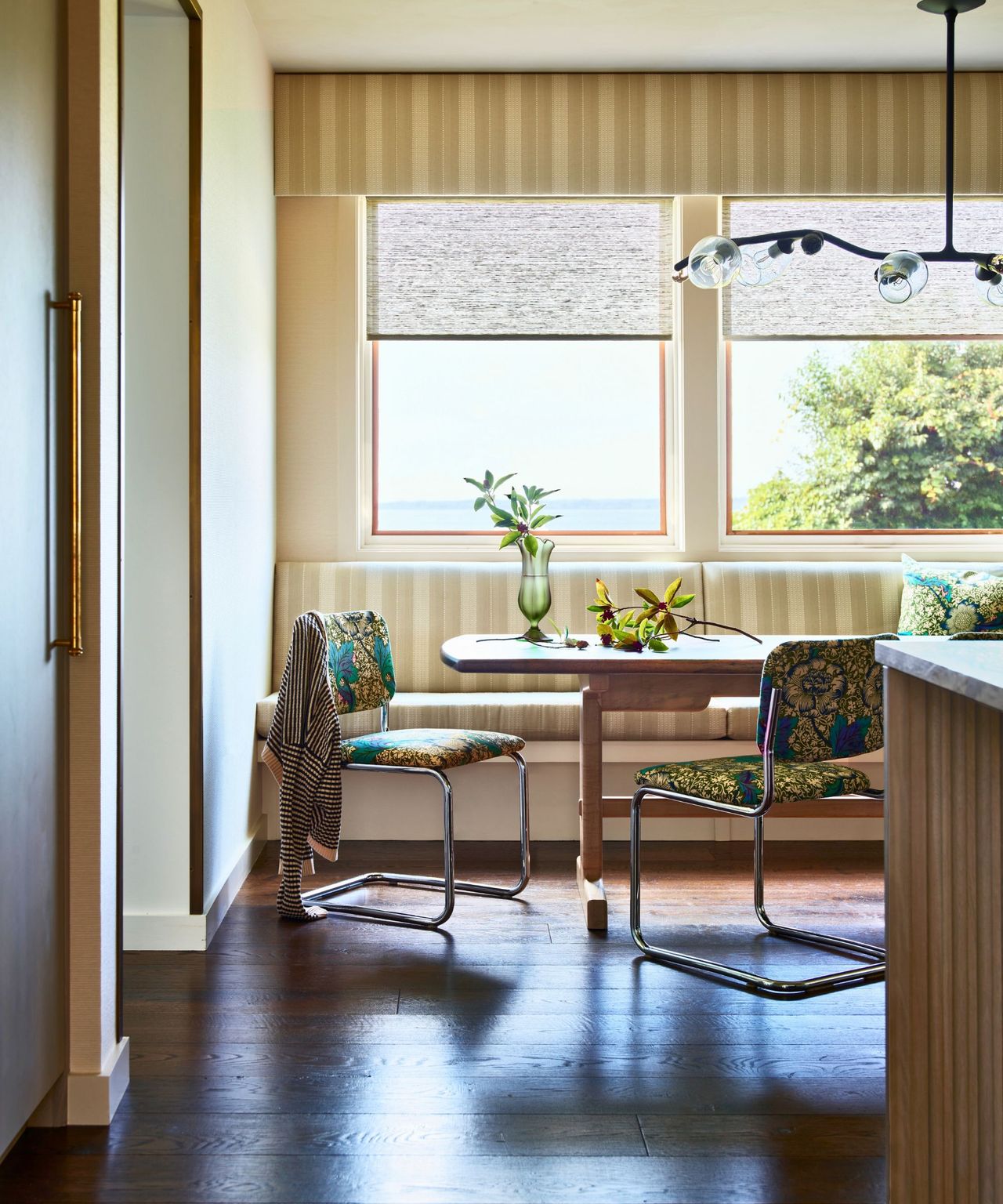 Explore a bright and colorful Martha's Vineyard weekend home | Homes ...