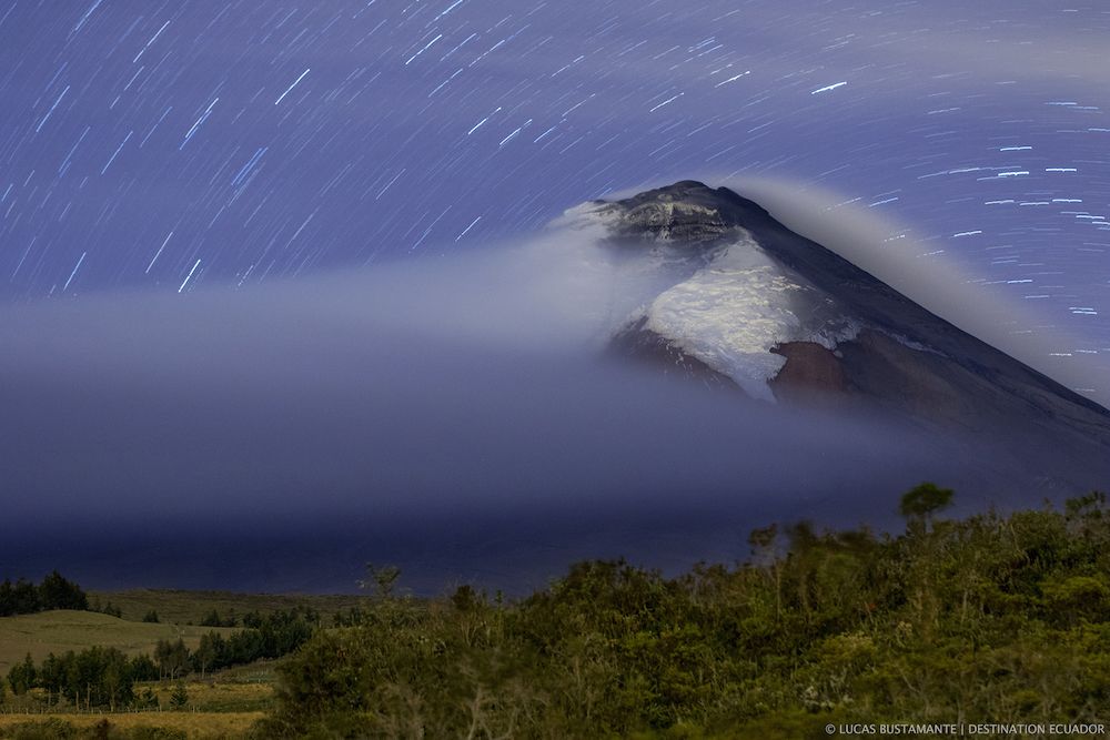 Unforgettable Images Capture Volcano Rumbling to Life | Live Science