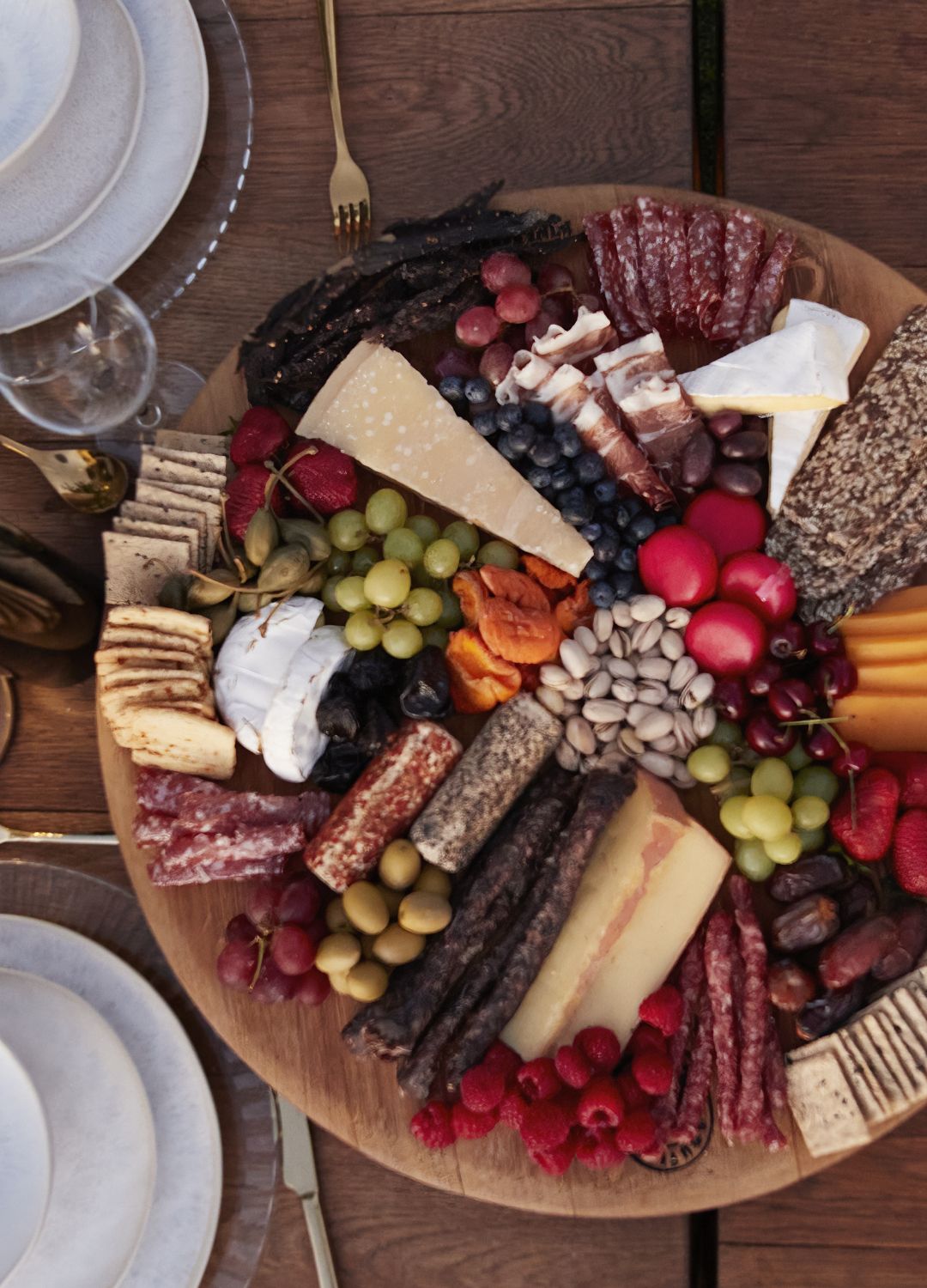 How to host a memorable dinner party - according to pros | Woman & Home