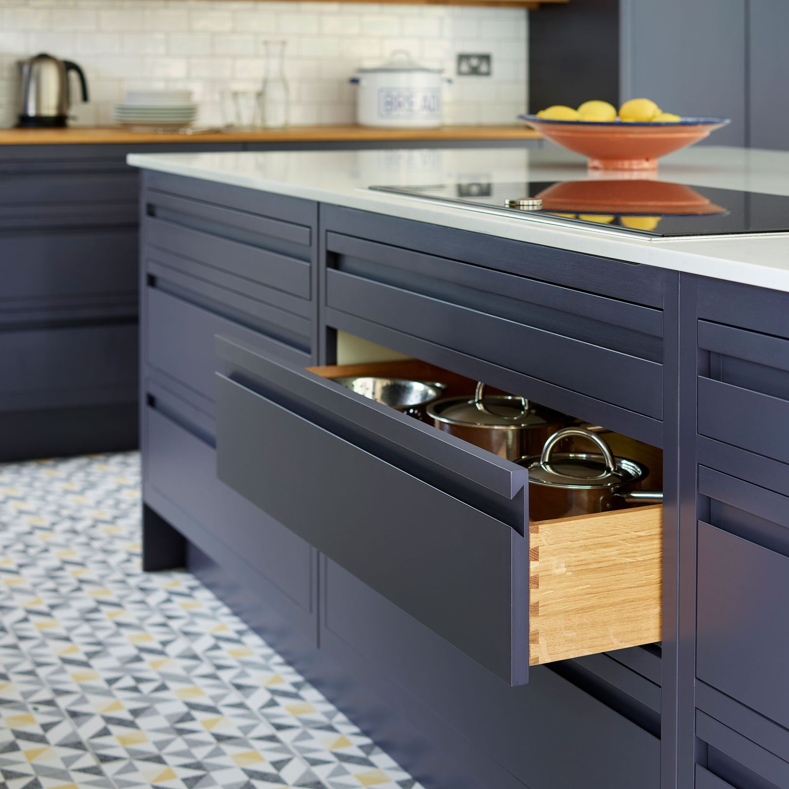 12 tips for organising kitchen drawers | Ideal Home