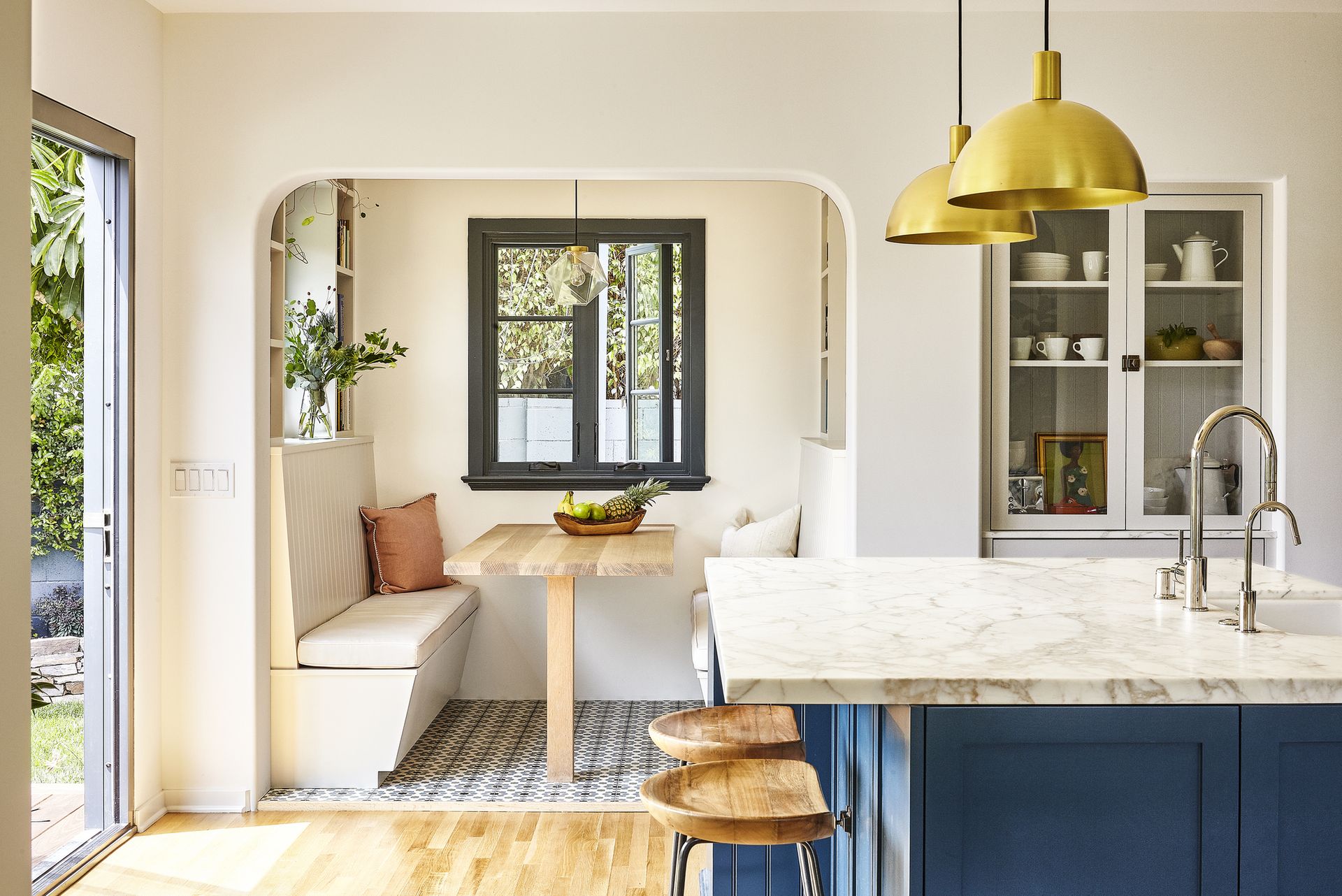 5 designer tricks to create seating in small kitchens | Livingetc