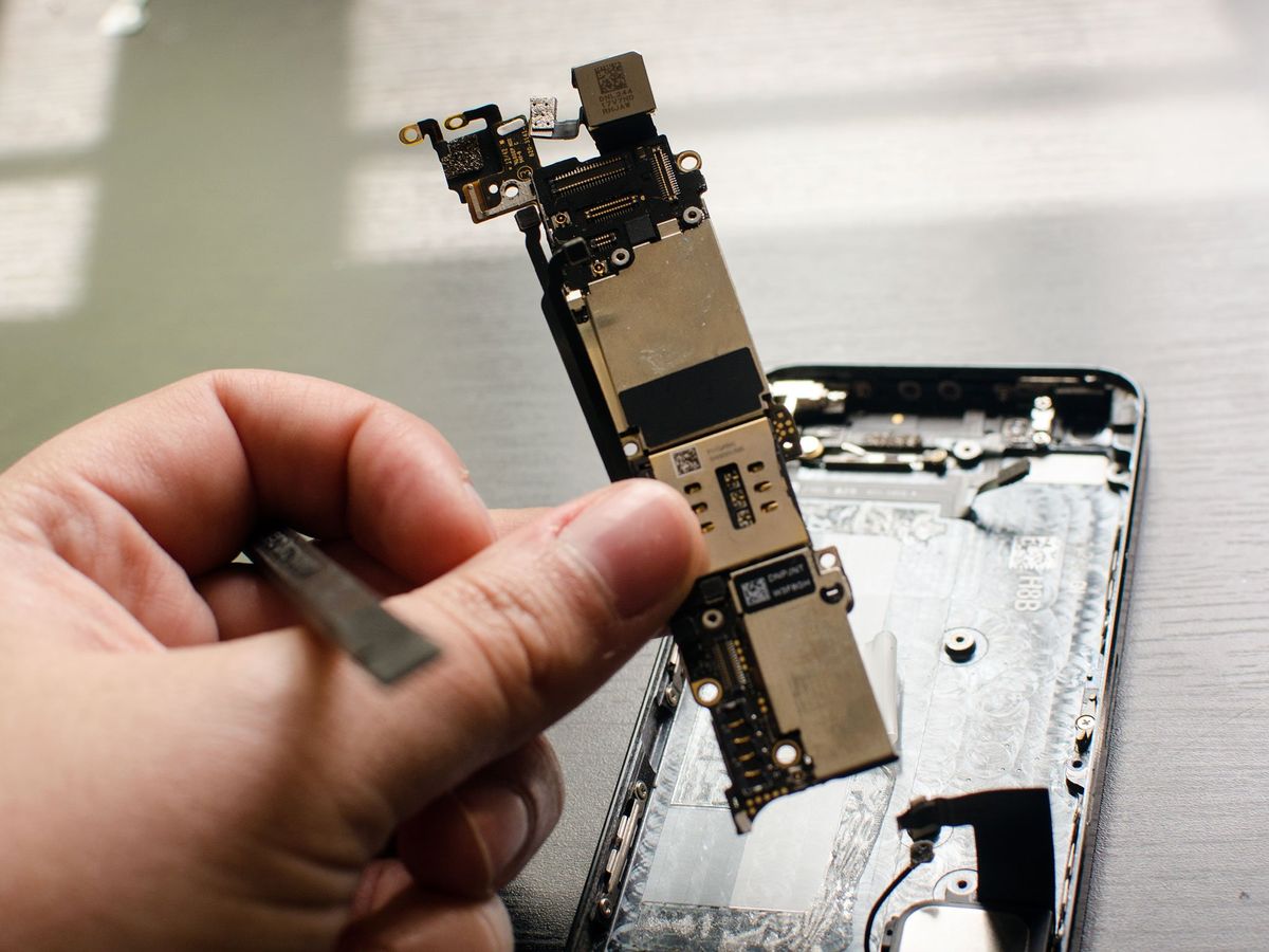 How to fix a stuck power button on an iPhone 5 | iMore