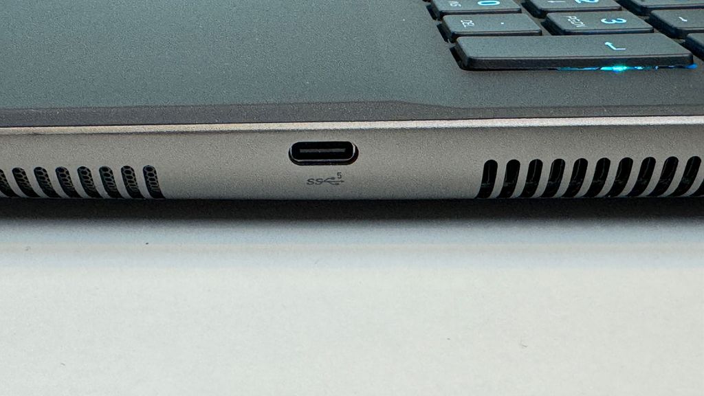 Alienware m18 R2 review: Big battlestation with clicky keys | Tom's ...