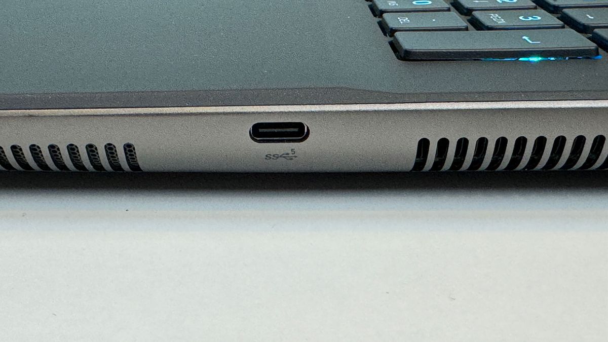 Alienware m18 R2 review: Big battlestation with clicky keys | Tom's ...