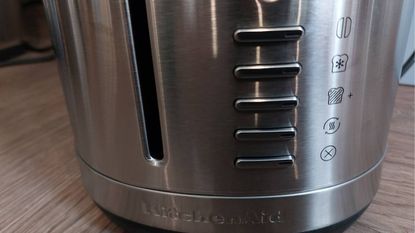KitchenAid 2-Slice Toaster 5KMT2109BPT review: a clever appliance with ...