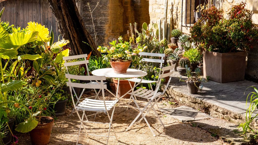 32 inspirational garden themes for all types of outdoor spaces | Woman ...