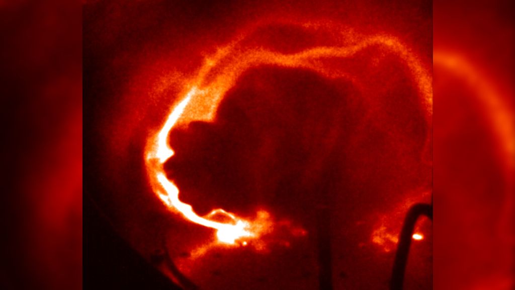 Solar flares created in the lab for 1st time | Live Science