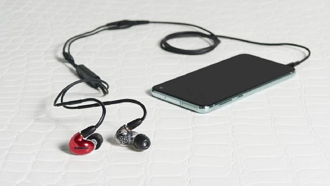 What are IEM headphones? How do they compare to regular earbuds? | What ...