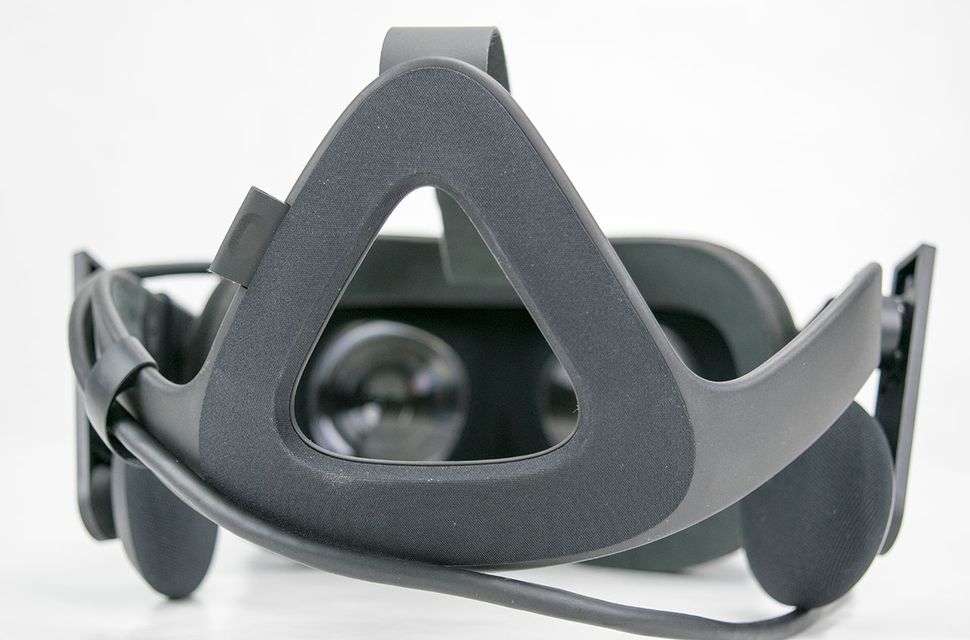 What's In The Oculus Rift Box