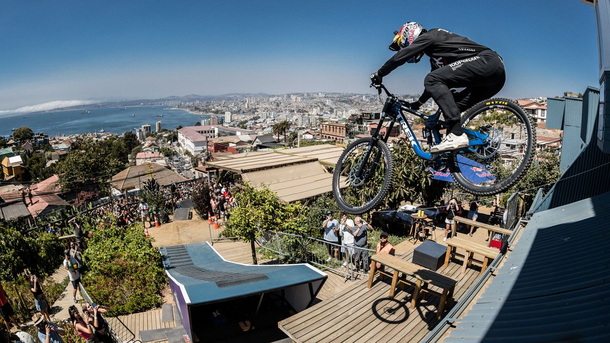 Tomáš Slavík wins his third Red Bull Valparaíso Cerro Abajo | Bike Perfect