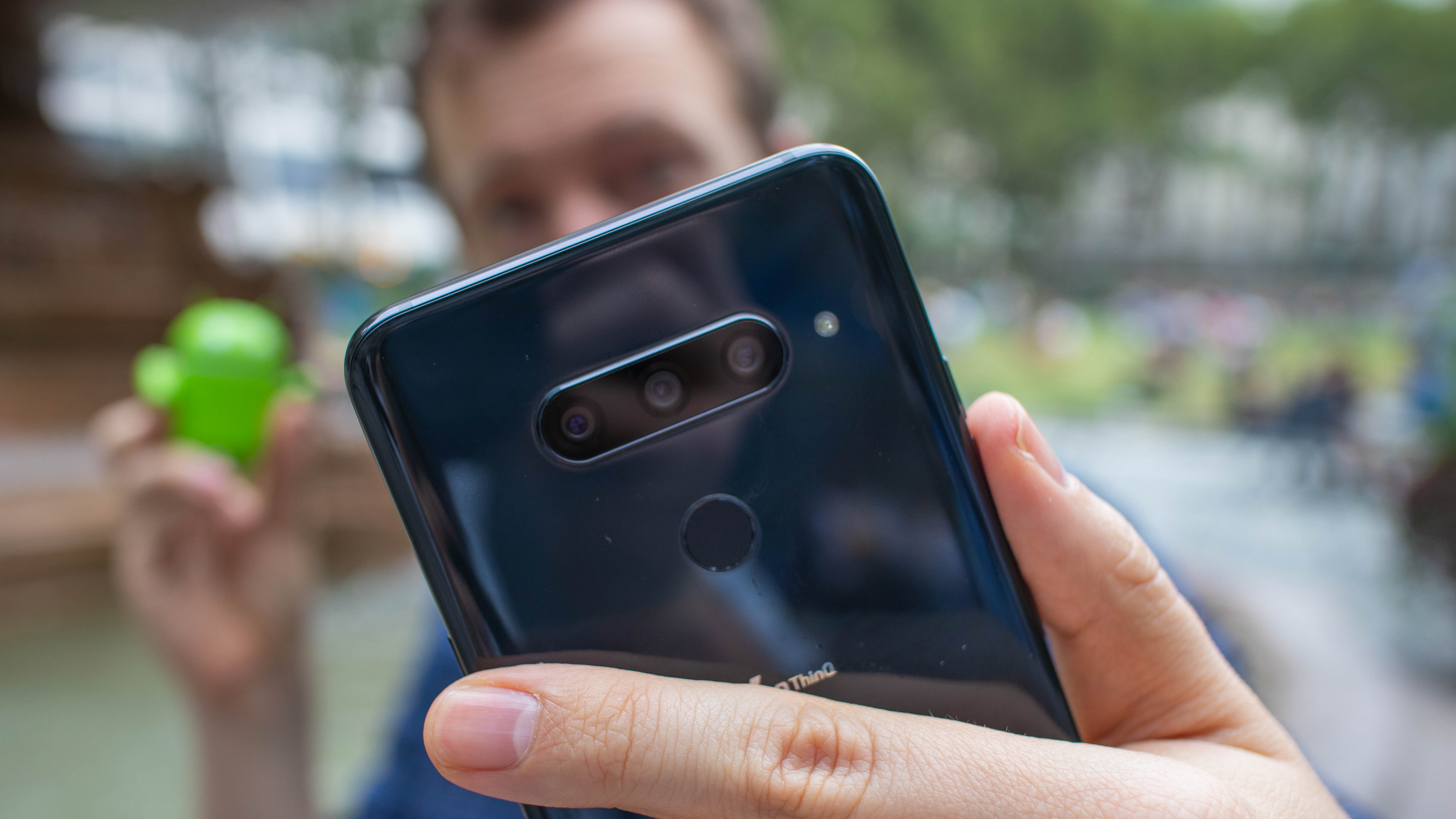 Arvostelussa LG V40 ThinQ TechRadar