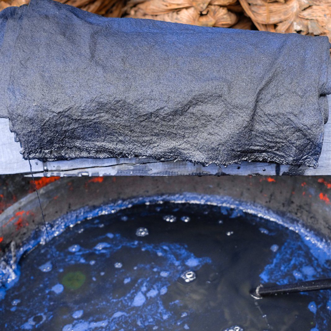 Dyeing With Indigo: Learn About The Indigo Dyeing Process | Gardening ...