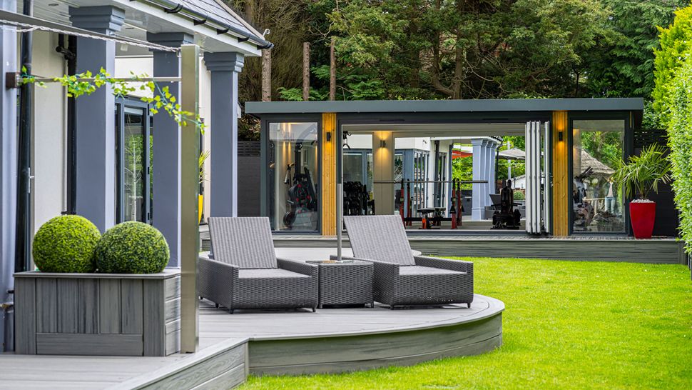 Raised decking ideas to take your garden to the next level | Homebuilding