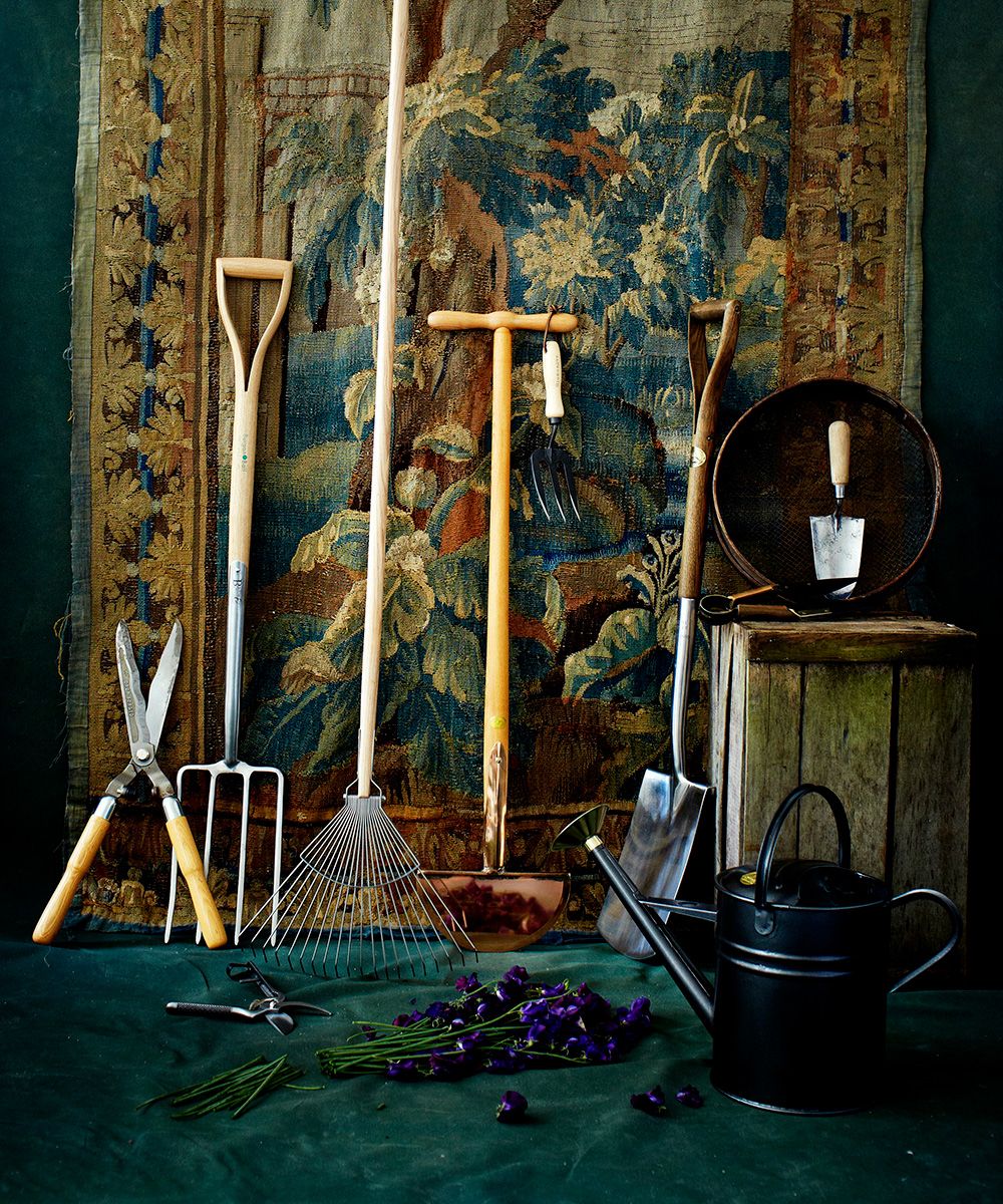 The six garden tools that every gardener should have –Gardening tools ...