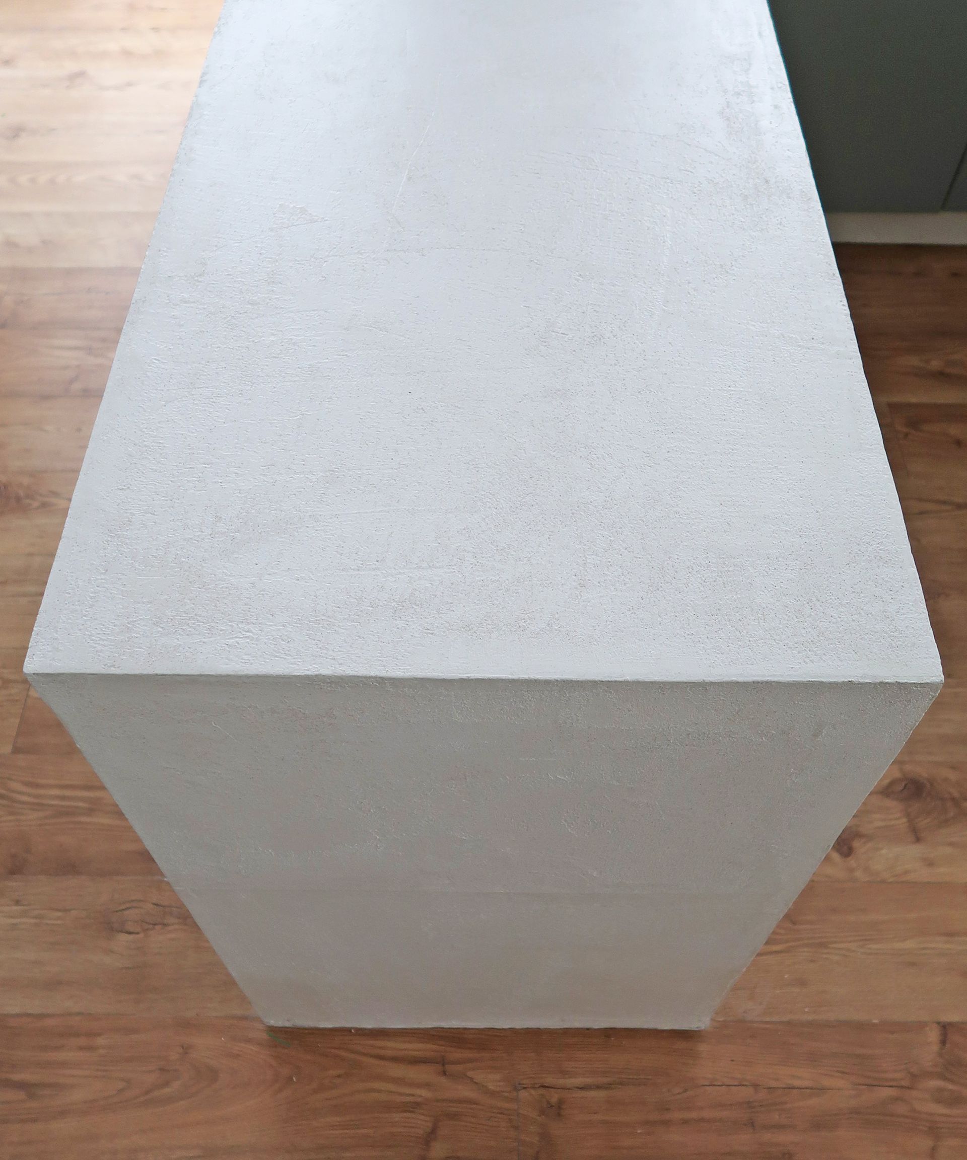 How to microcement kitchen worktops: A seriously cool upgrade | Real Homes