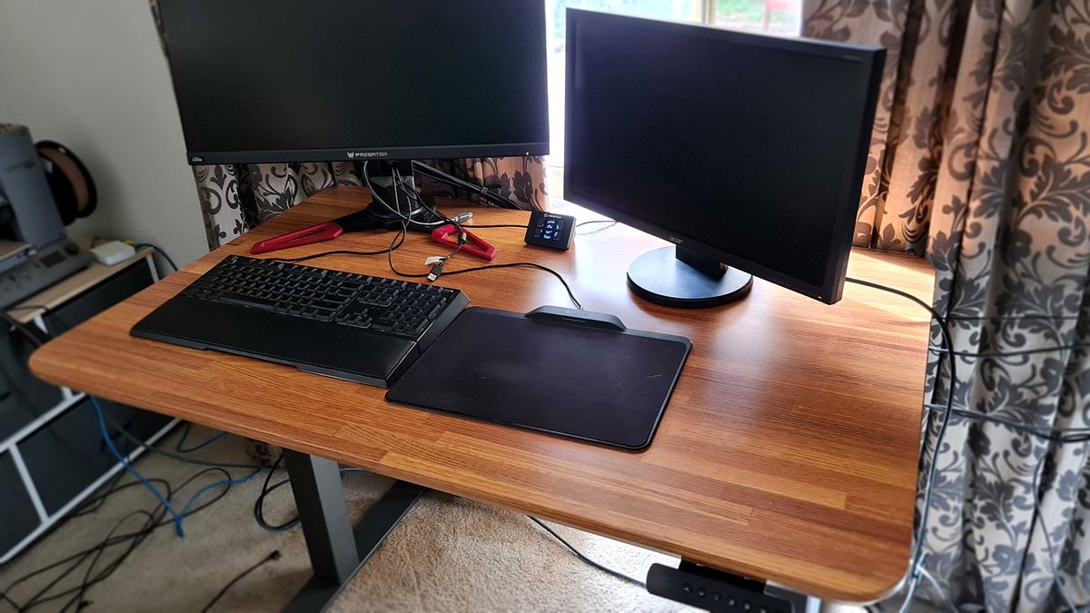 Vari Electric Standing Desk review | PC Gamer