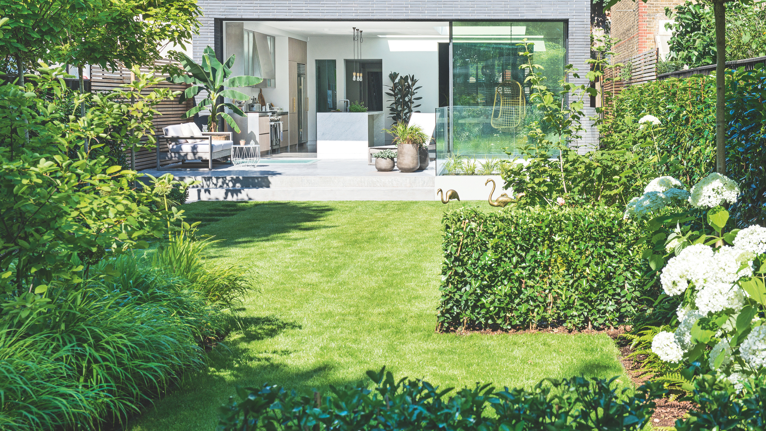 How to use washing-up liquid to remove moss from a lawn | Ideal Home