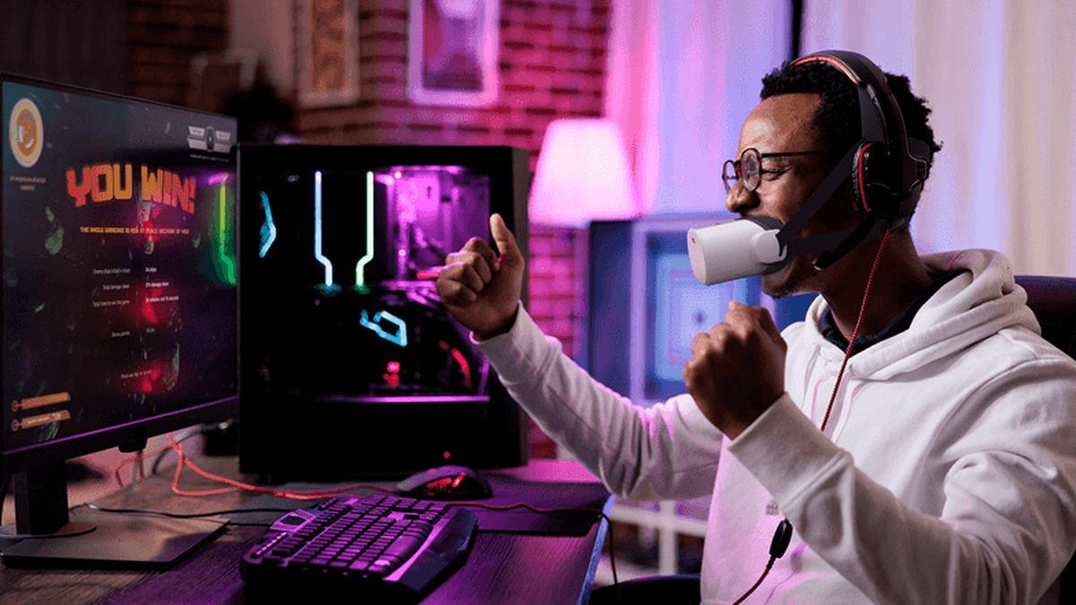 This bizarre soundproof microphone has the internet screaming ...