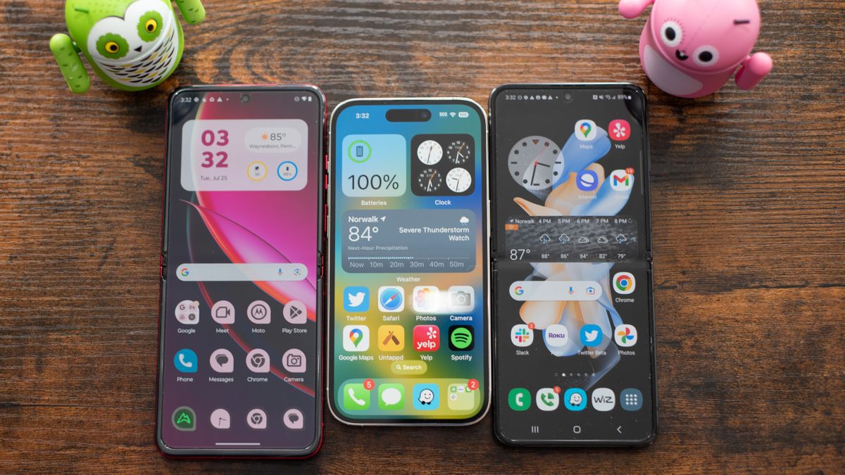 6 Reasons You Want A Flip Foldable Like The Galaxy Z Flip 5 Or Motorola Razr Instead Of An