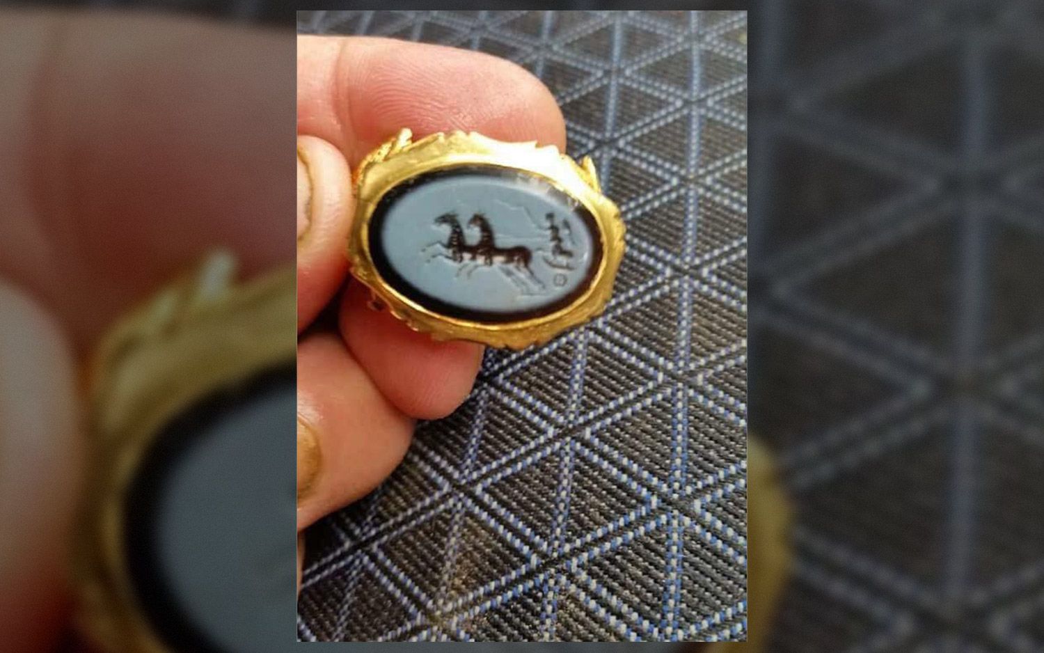 Amateur Archaeologist Discovers 1,800-Year-Old Golden Ring from Rome ...