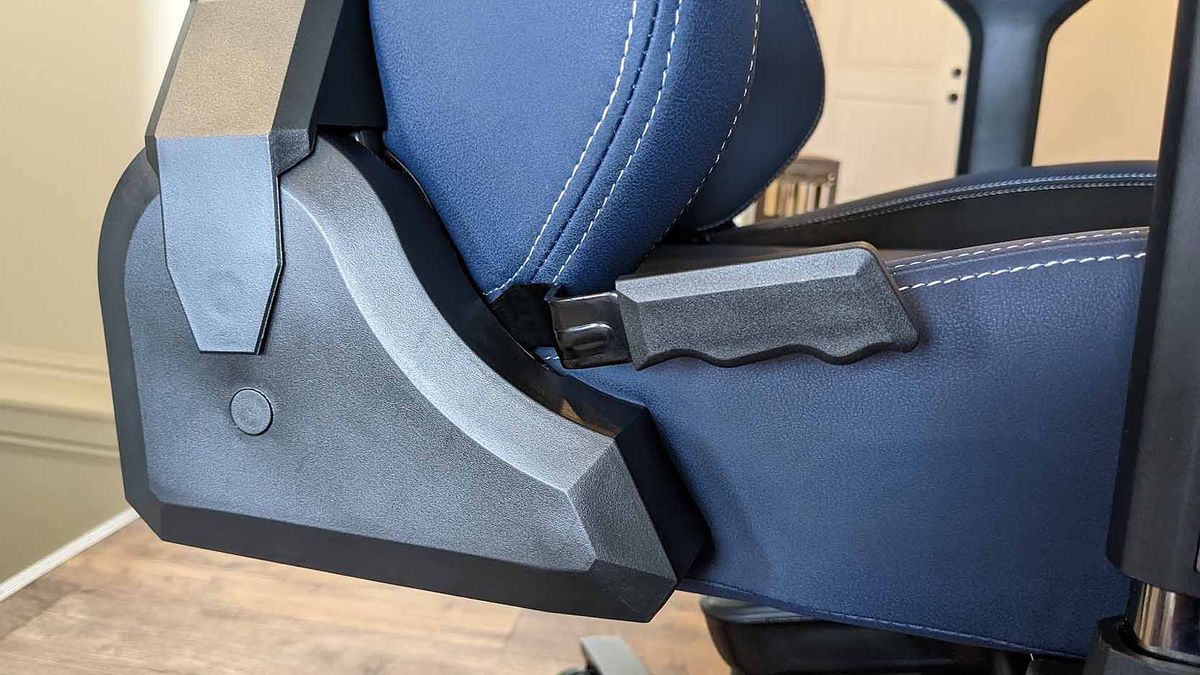 Boulies Master Series Gaming Chair review: Adjustable lumbar support in ...