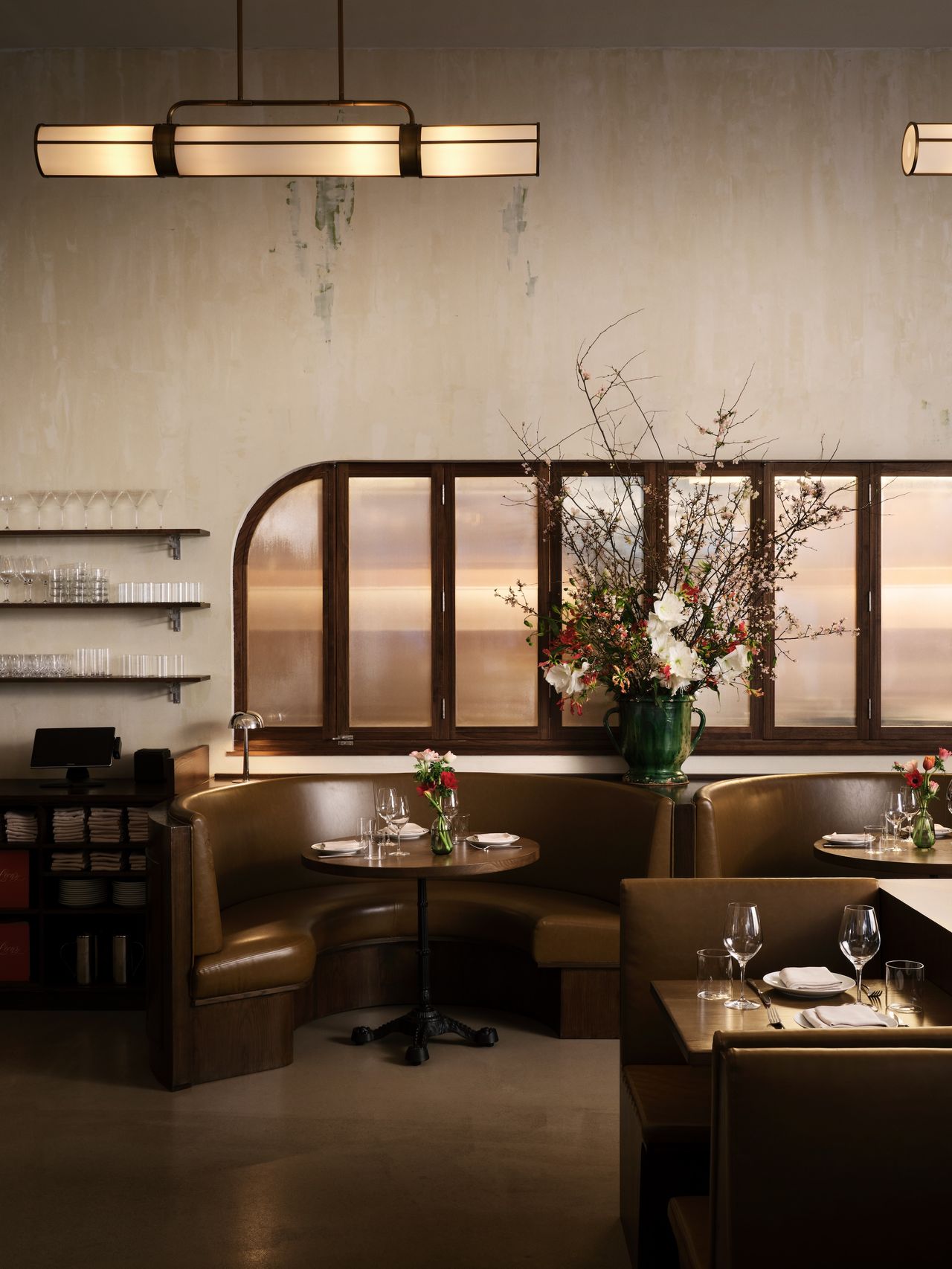 Leon’s restaurant New York: beauty and family history dine side by side ...