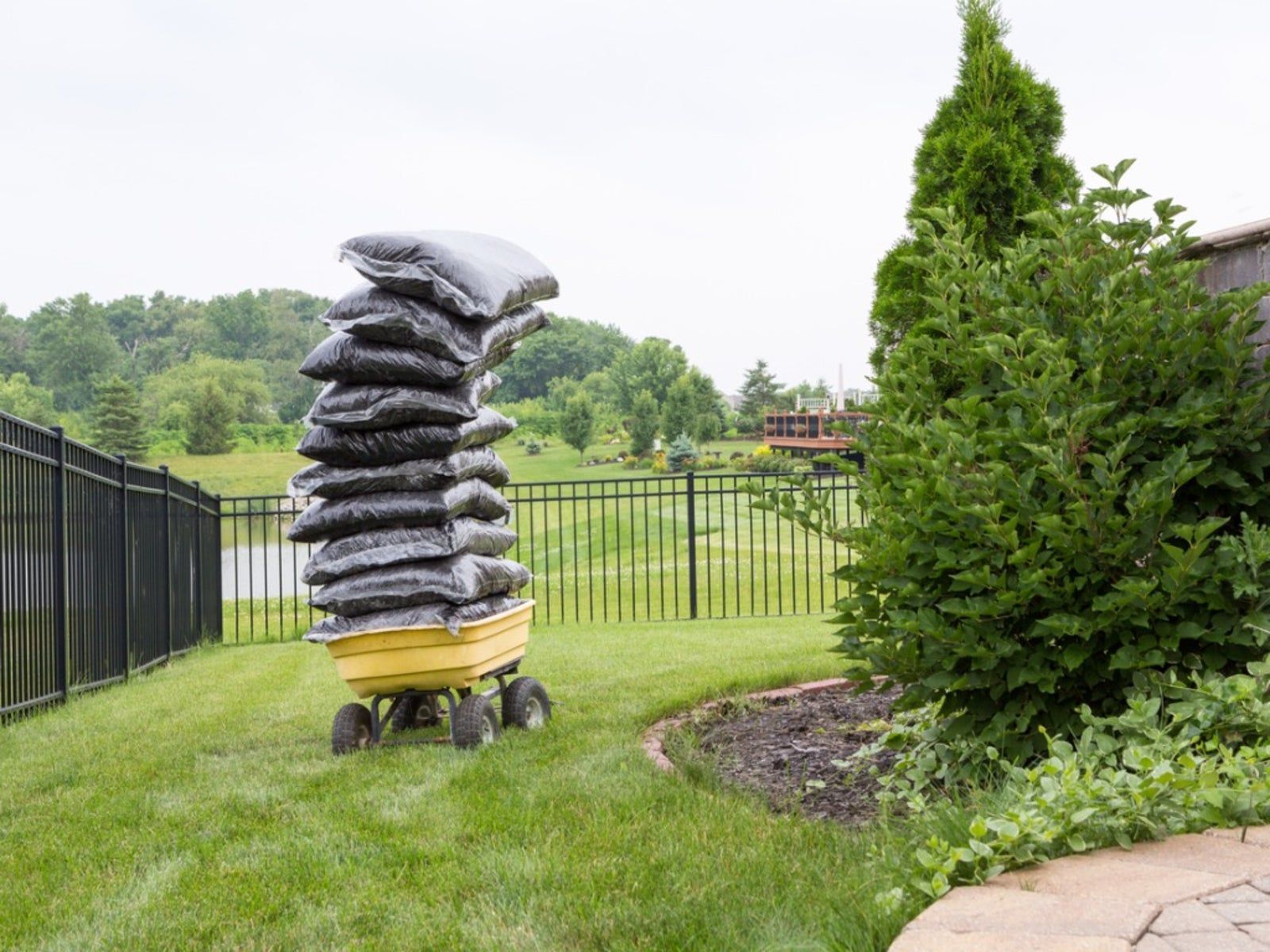 Unused Bagged Mulch - What To Do With Leftover Mulch | Gardening Know How