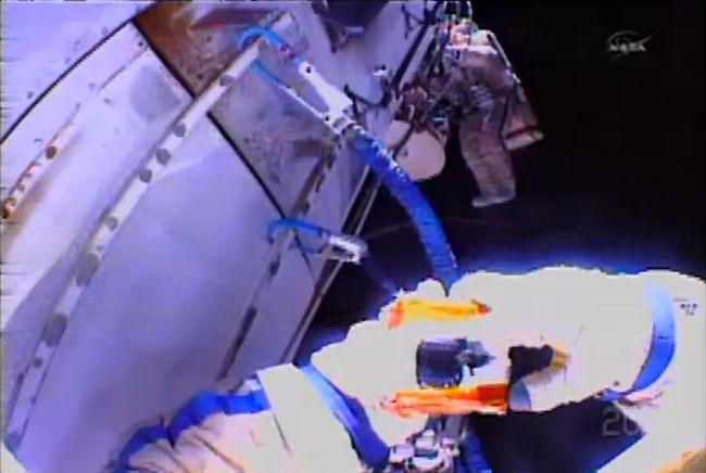 Spacewalk Photos: Russian Cosmonauts Install HD Cameras on Space ...