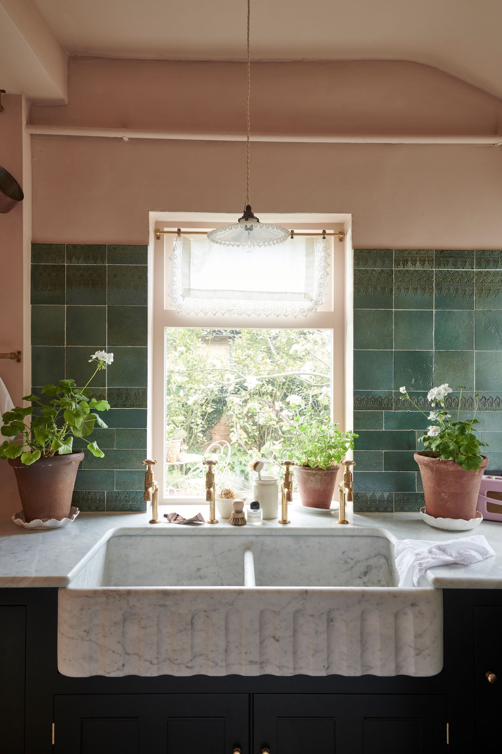 6 tips from deVOL's Creative Director's colorful kitchen | Homes and ...