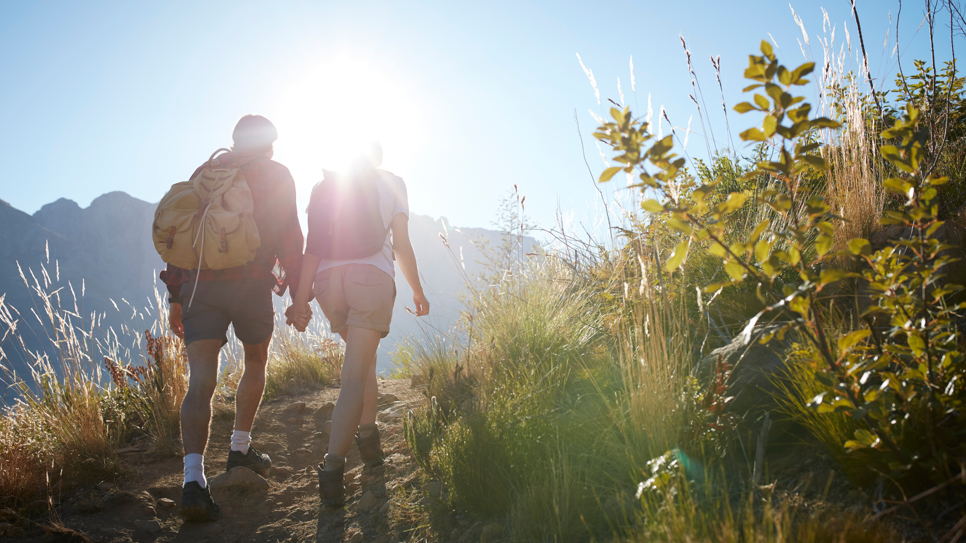 What to wear hiking hot weather: 6 tips to help you stay safe and keep ...