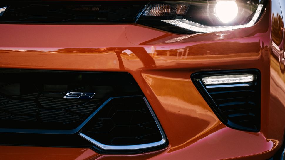 A high-tech mirror in the 2018 Chevy Camaro helps you watch your back ...