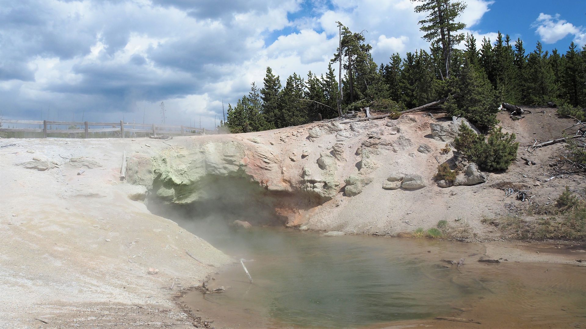 Yellowstone tourist spotted dipping fingers in steaming, acidic, green ...