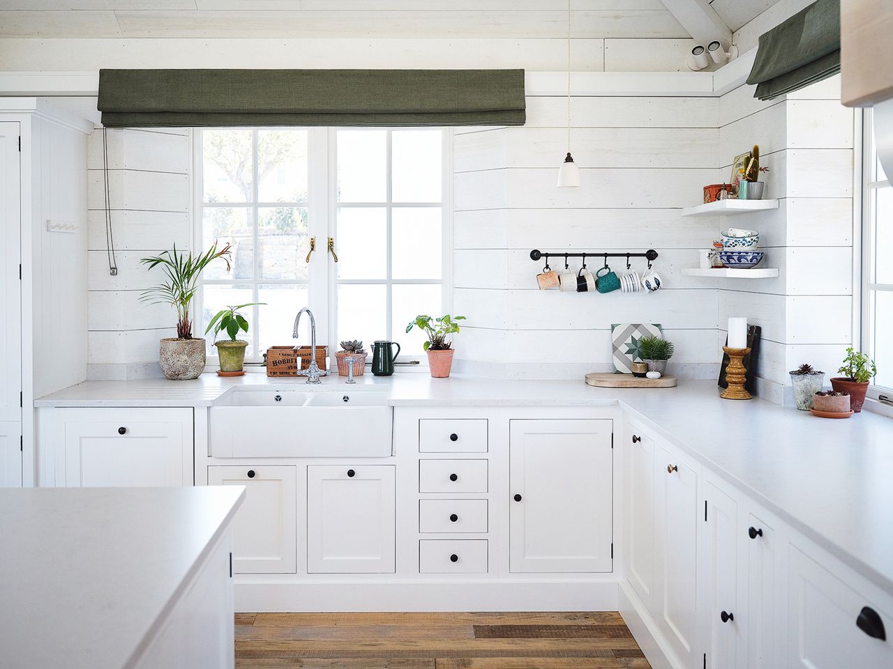 Traditional white kitchen ideas: 20 timeless period spaces | Homes and ...
