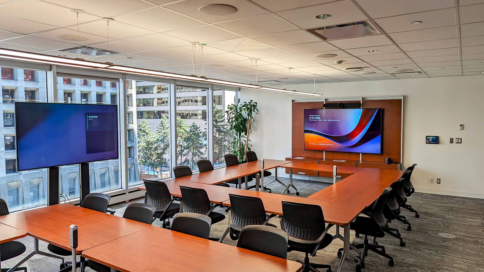 Cutting-Edge AV Control for Executive Meeting Room | AVNetwork