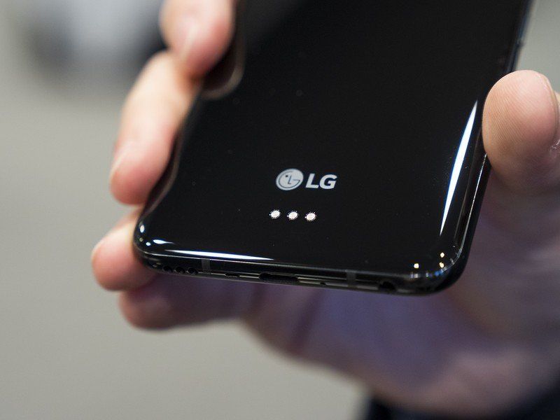 LG V50 hands-on: Five Gs, five cameras, two screens, and so many ...