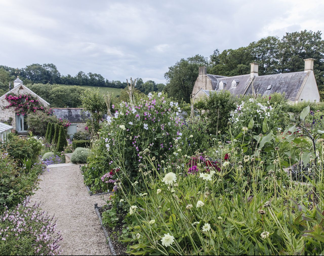 How to plant a cottage garden border | Homes and Gardens