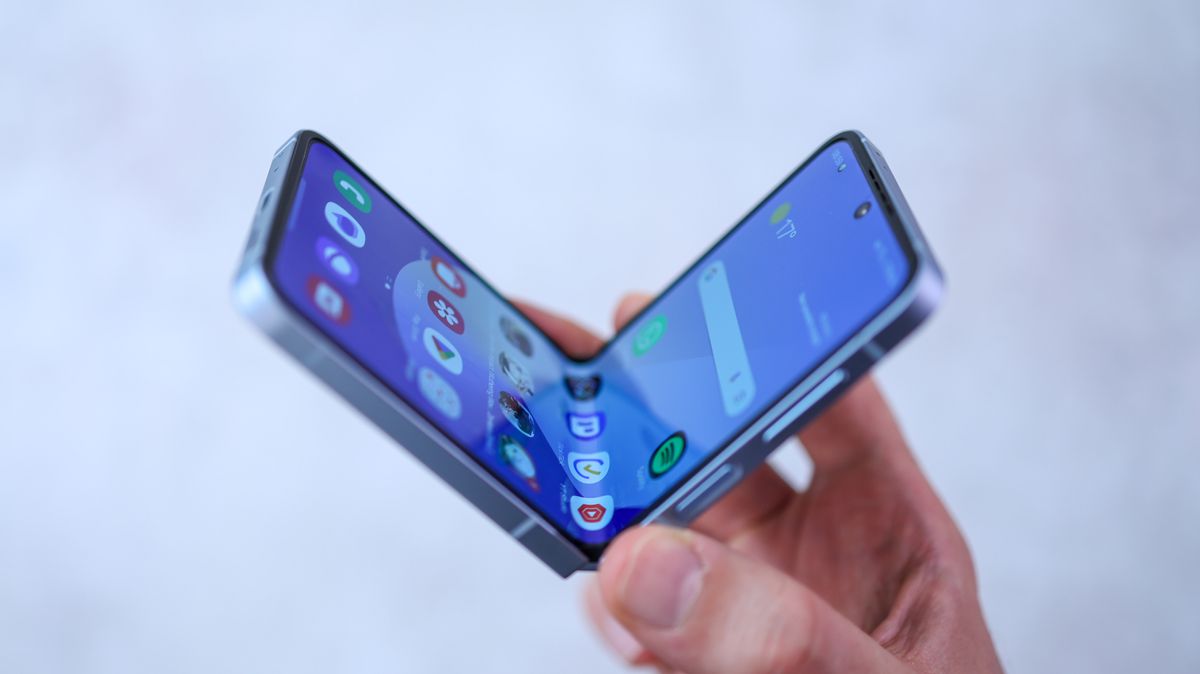 Samsung Galaxy Z Flip 6 review: baby steps in the right direction ...