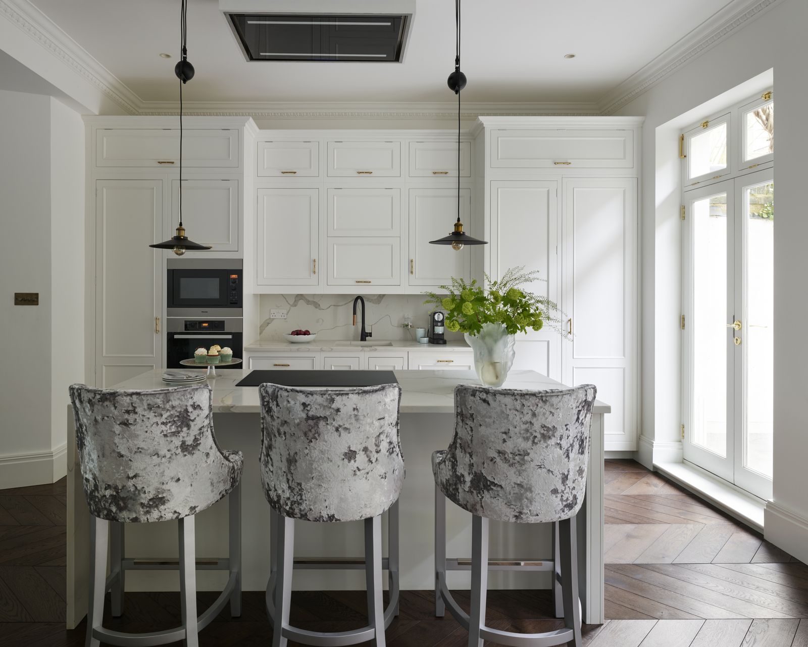 Small white kitchen ideas: 10 design tips for light kitchens | Homes ...