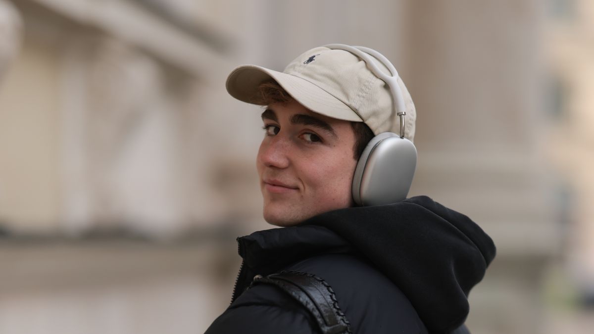 Apple AirPods Max: Can we finally admit that these headphones look ...